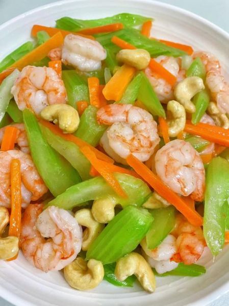 腰果虾仁炒芹菜怎么做_腰果虾仁炒芹菜热量高吗-第1张图片-山城妙识