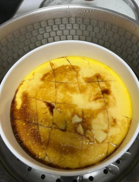 鸡蛋羹一个鸡蛋多少水_蒸鸡蛋羹水比例是多少-第3张图片-山城妙识