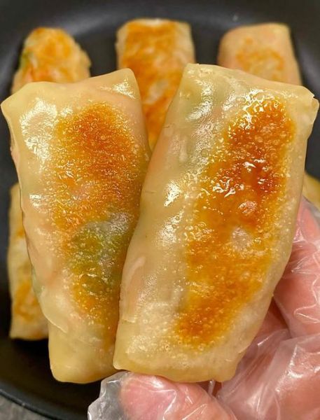 锅贴怎么煎不糊_锅贴皮怎么和才酥脆-第1张图片-山城妙识