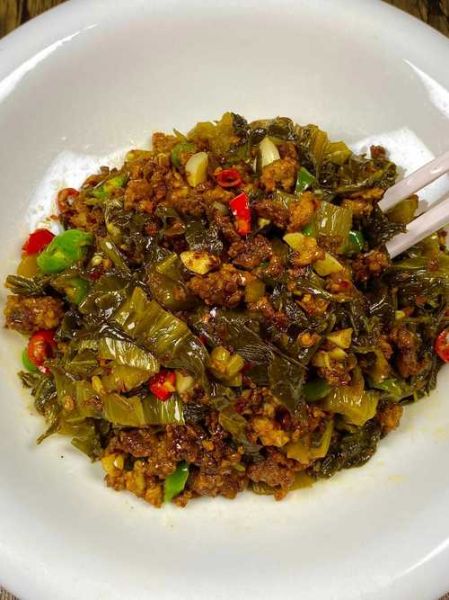 酸菜炒什么好吃_酸菜炒肉片做法-第1张图片-山城妙识