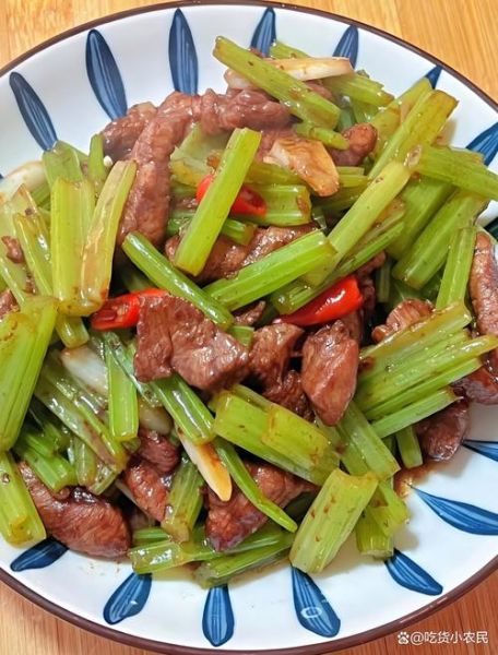 芹菜炒肉怎么炒才好吃_芹菜炒肉家常做法-第2张图片-山城妙识