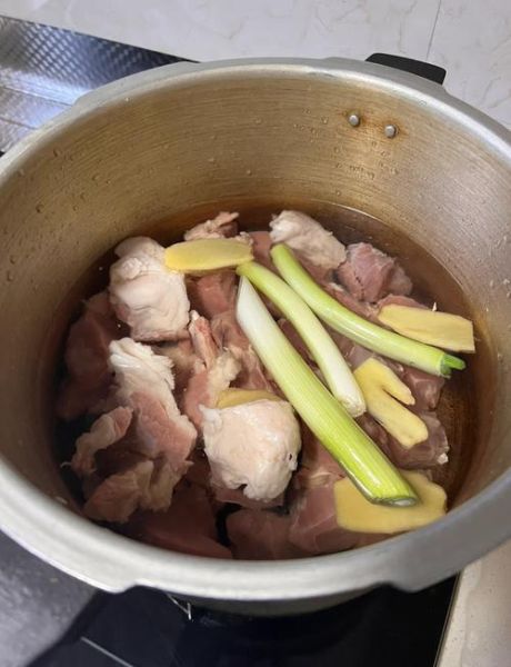 高压锅炖羊肉的家常做法_高压锅炖羊肉需要多长时间-第1张图片-山城妙识