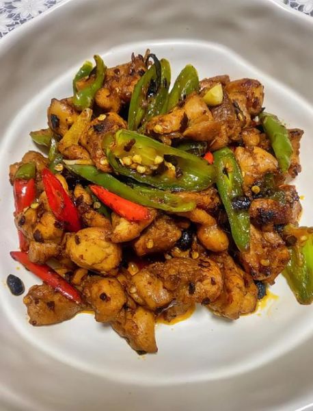 鸡腿肉爆炒怎么炒才嫩_鸡腿肉爆炒需要焯水吗-第1张图片-山城妙识