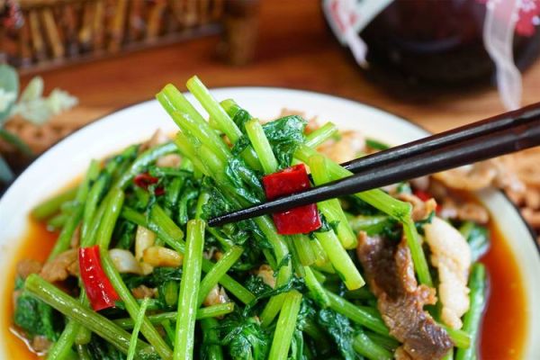 茼蒿炒肉茼蒿用焯水吗_焯水时间多久-第3张图片-山城妙识