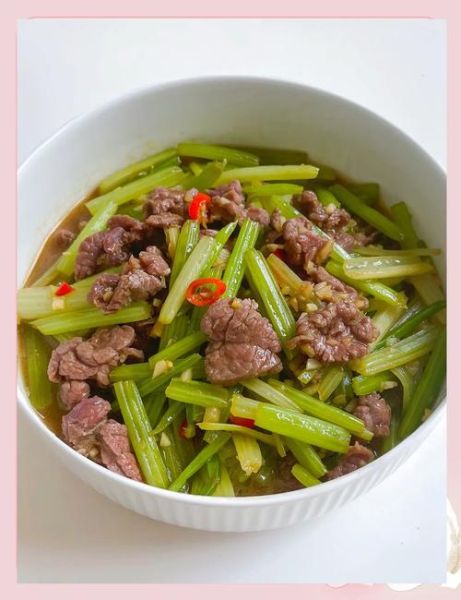 香芹炒牛肉怎么炒才嫩_香芹炒牛肉用哪个部位最好-第1张图片-山城妙识 香芹炒牛肉怎么炒才嫩_香芹炒牛肉用哪个部位最好-第1张图片-山城妙识