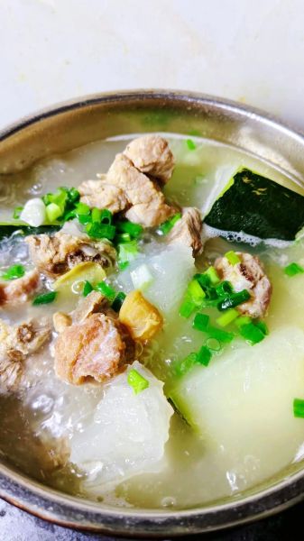 产妇排骨冬瓜汤的做法_坐月子能不能喝-第1张图片-山城妙识