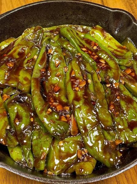 饭店油焖尖椒怎么做_油焖尖椒用哪种辣椒-第1张图片-山城妙识 饭店油焖尖椒怎么做_油焖尖椒用哪种辣椒-第1张图片-山城妙识