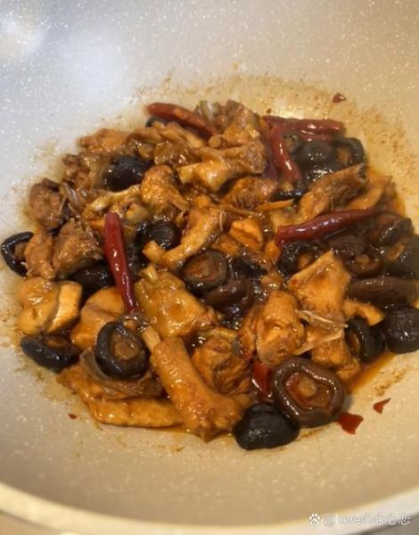 鸡肉炒香菇怎么做好吃_鸡肉炒香菇用干香菇还是鲜香菇-第3张图片-山城妙识 鸡肉炒香菇怎么做好吃_鸡肉炒香菇用干香菇还是鲜香菇-第3张图片-山城妙识