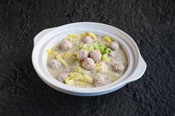 白菜肉丸子汤怎么做_白菜肉丸子汤的家常做法-第1张图片-山城妙识 白菜肉丸子汤怎么做_白菜肉丸子汤的家常做法-第1张图片-山城妙识