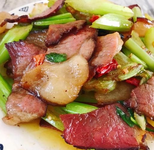 烟熏腊肉怎么炒好吃_炒腊肉不硬技巧-第3张图片-山城妙识 烟熏腊肉怎么炒好吃_炒腊肉不硬技巧-第3张图片-山城妙识