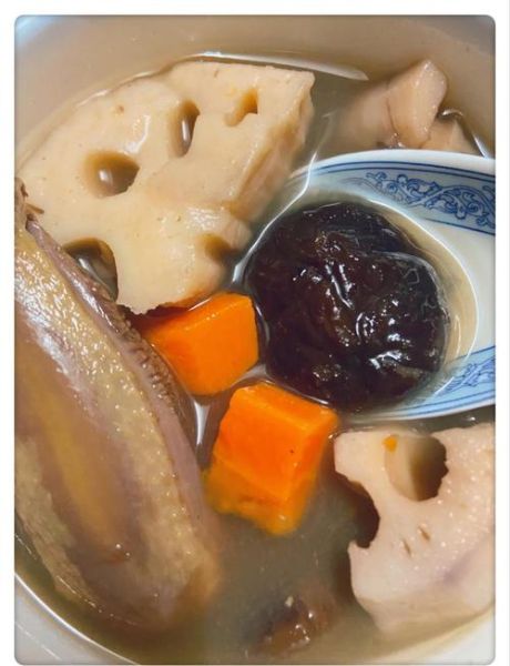莲藕乳鸽汤的做法_莲藕乳鸽汤的功效与禁忌-第1张图片-山城妙识 莲藕乳鸽汤的做法_莲藕乳鸽汤的功效与禁忌-第1张图片-山城妙识