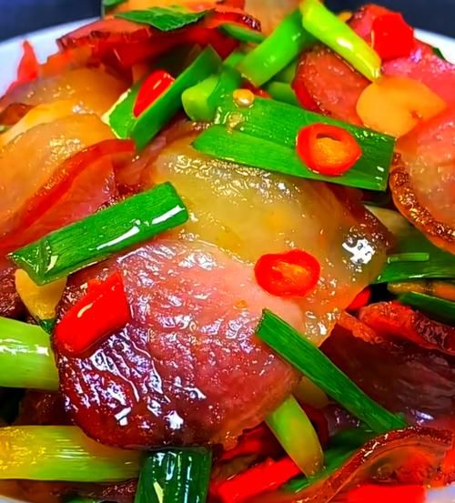 炒腊肉放什么调料_腊肉怎么炒才香-第1张图片-山城妙识 炒腊肉放什么调料_腊肉怎么炒才香-第1张图片-山城妙识