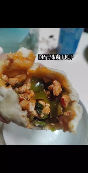 青椒鸡丁包子怎么做_青椒鸡丁包子馅怎么调-第1张图片-山城妙识 青椒鸡丁包子怎么做_青椒鸡丁包子馅怎么调-第1张图片-山城妙识