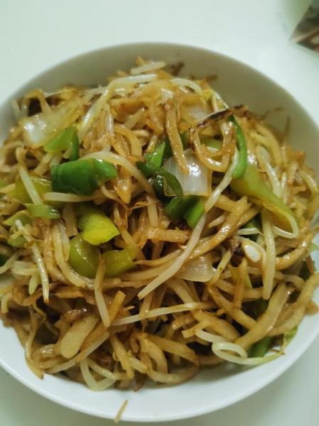豆芽鸡蛋炒饼怎么做_豆芽鸡蛋炒饼热量高吗-第2张图片-山城妙识 豆芽鸡蛋炒饼怎么做_豆芽鸡蛋炒饼热量高吗-第2张图片-山城妙识