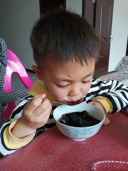 黑凉粉怎么做_黑凉粉热量高吗-第2张图片-山城妙识