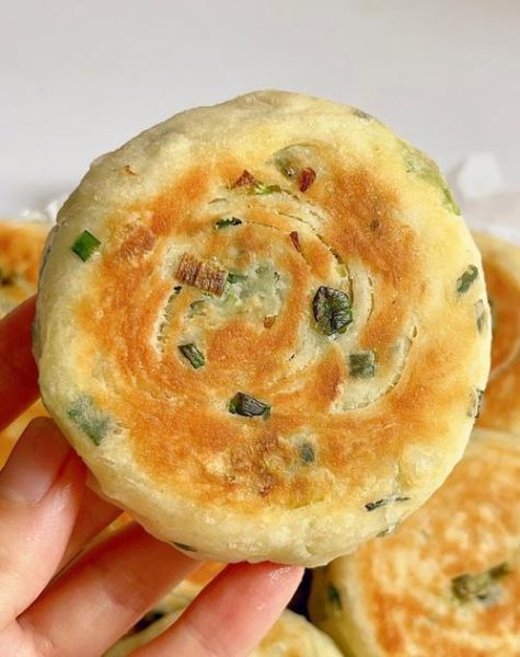 炸葱油饼怎么做_葱油饼酥脆秘诀-第3张图片-山城妙识
