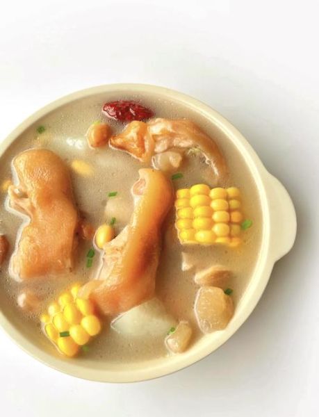 黄豆炖猪蹄汤的功效_孕妇可以喝吗-第1张图片-山城妙识 黄豆炖猪蹄汤的功效_孕妇可以喝吗-第1张图片-山城妙识