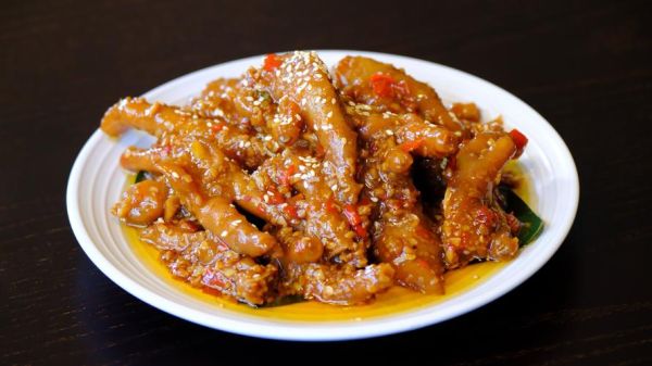 蒜蓉香辣鸡爪怎么做_蒜蓉香辣鸡爪需要焯水吗-第1张图片-山城妙识 蒜蓉香辣鸡爪怎么做_蒜蓉香辣鸡爪需要焯水吗-第1张图片-山城妙识