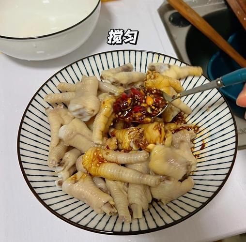 蒜蓉香辣鸡爪怎么做_蒜蓉香辣鸡爪需要焯水吗-第3张图片-山城妙识 蒜蓉香辣鸡爪怎么做_蒜蓉香辣鸡爪需要焯水吗-第3张图片-山城妙识