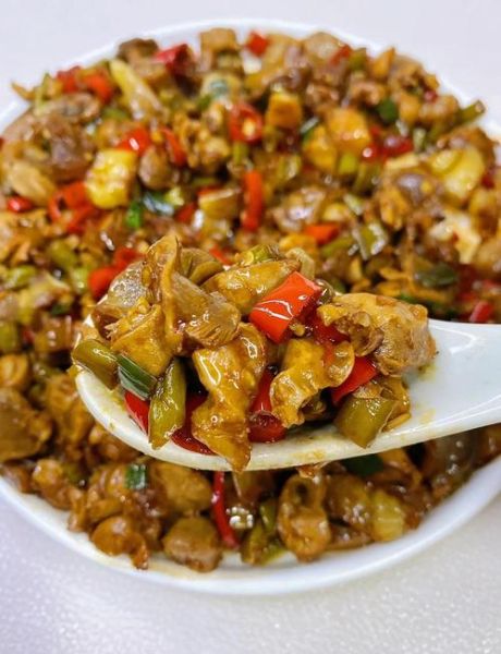 辣椒炒鸡胗子怎么炒才脆_鸡胗子焯水还是直接炒-第1张图片-山城妙识
