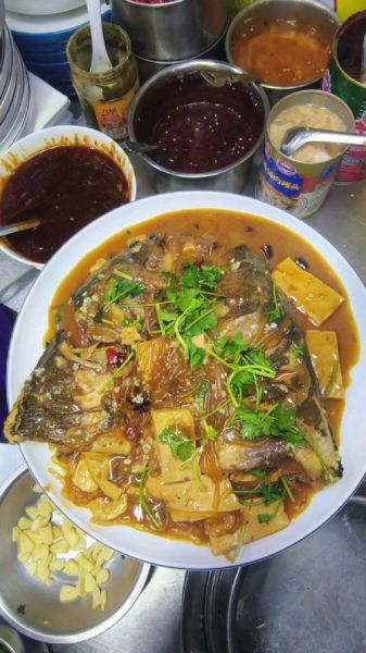 鲤鱼炖豆腐粉条怎么做_鲤鱼炖豆腐粉条的家常做法-第2张图片-山城妙识 鲤鱼炖豆腐粉条怎么做_鲤鱼炖豆腐粉条的家常做法-第2张图片-山城妙识