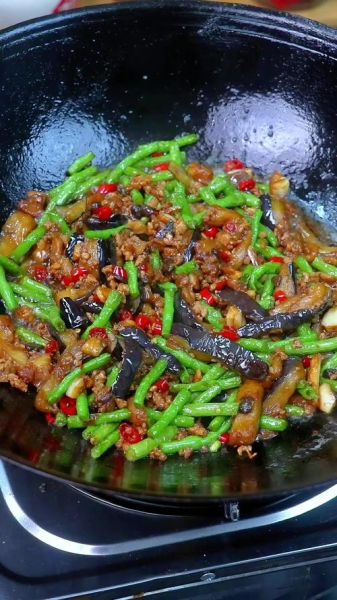豆角茄子炒肉怎么做_豆角茄子炒肉热量高吗-第1张图片-山城妙识 豆角茄子炒肉怎么做_豆角茄子炒肉热量高吗-第1张图片-山城妙识