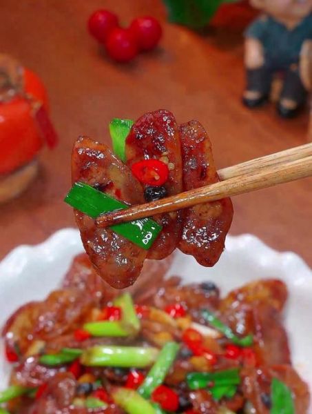 炒腊肠怎么炒好吃_腊肠炒之前要不要焯水-第3张图片-山城妙识 炒腊肠怎么炒好吃_腊肠炒之前要不要焯水-第3张图片-山城妙识