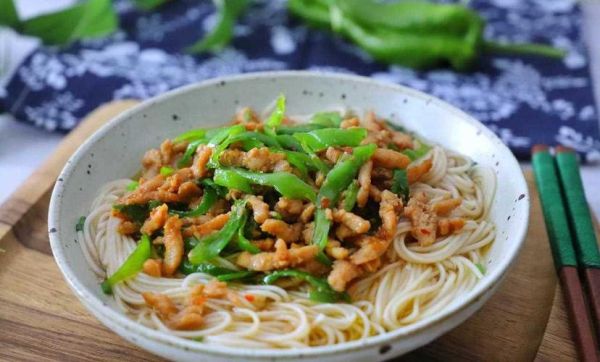 青椒肉丝盖浇面怎么做_青椒肉丝盖浇面热量高吗-第1张图片-山城妙识 青椒肉丝盖浇面怎么做_青椒肉丝盖浇面热量高吗-第1张图片-山城妙识