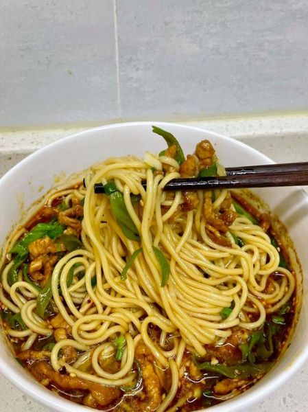 青椒肉丝盖浇面怎么做_青椒肉丝盖浇面热量高吗-第3张图片-山城妙识 青椒肉丝盖浇面怎么做_青椒肉丝盖浇面热量高吗-第3张图片-山城妙识