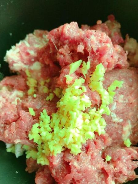 牛肉胡萝卜饺子怎么调馅好吃_牛肉胡萝卜饺子热量高吗-第3张图片-山城妙识 牛肉胡萝卜饺子怎么调馅好吃_牛肉胡萝卜饺子热量高吗-第3张图片-山城妙识