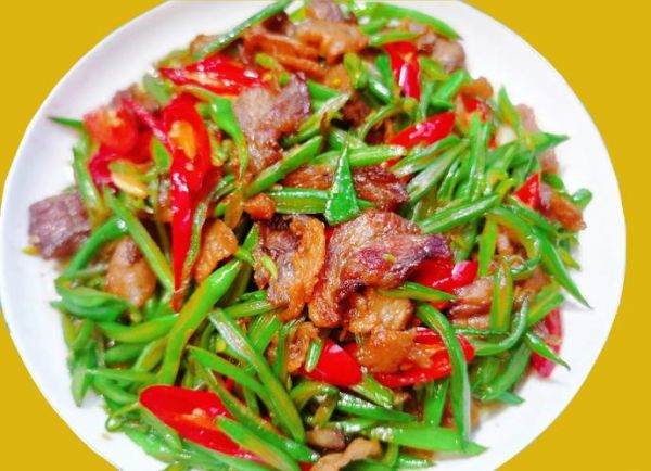 芸豆炒肉怎么炒好吃_芸豆炒肉焯水还是直接炒-第1张图片-山城妙识