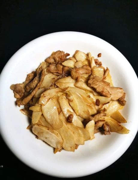 茭白炒肉的功效与作用_茭白炒肉适合什么人吃-第1张图片-山城妙识