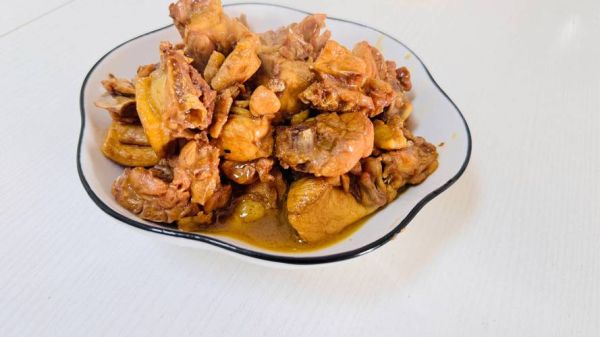 红烧鸡块用什么鸡最好_土鸡还是三黄鸡-第3张图片-山城妙识