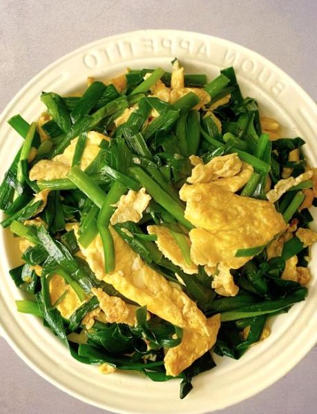 韭菜花炒鸡蛋怎么做_韭菜花炒蛋需要焯水吗-第1张图片-山城妙识