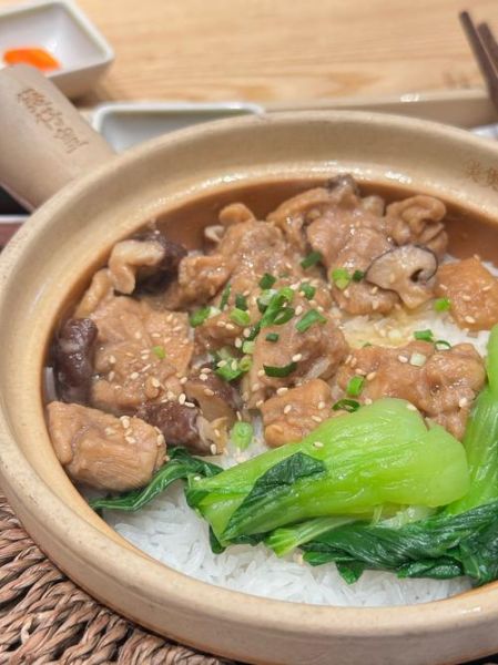 香菇滑鸡煲仔饭怎么做_砂锅饭锅巴技巧-第1张图片-山城妙识