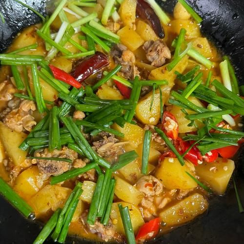 土豆烧鸡怎么做好吃_家常土豆烧鸡做法-第1张图片-山城妙识