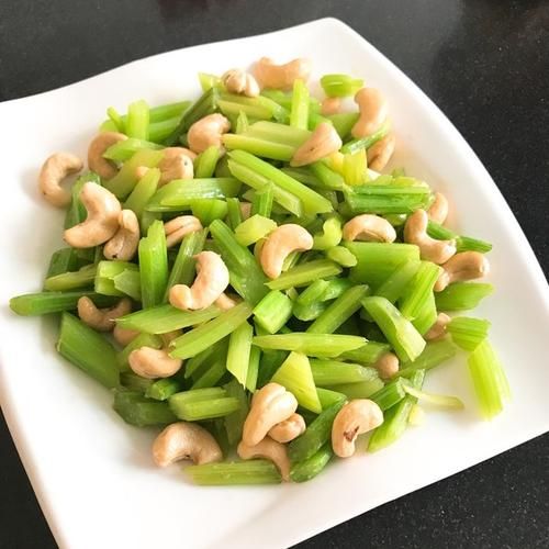 腰果西芹怎么做_腰果西芹需要焯水吗-第2张图片-山城妙识 腰果西芹怎么做_腰果西芹需要焯水吗-第2张图片-山城妙识