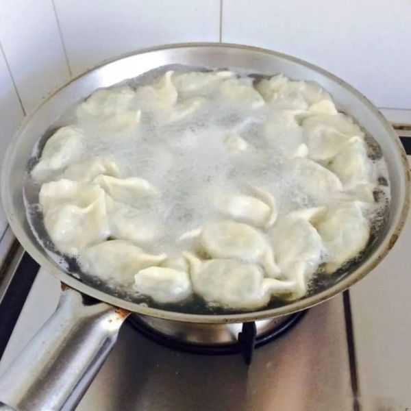 饺子煮多长时间_饺子怎么煮不破皮-第1张图片-山城妙识 饺子煮多长时间_饺子怎么煮不破皮-第1张图片-山城妙识