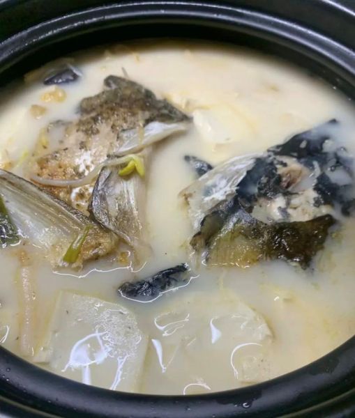 炖鱼头汤的做法大全_鱼头汤怎么炖才白-第1张图片-山城妙识
