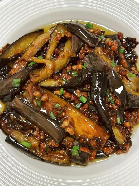 肉末酱茄子怎么做_肉末酱茄子热量高吗-第1张图片-山城妙识