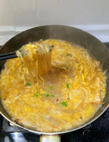 猪肉酸菜炖粉条怎么做_酸菜炖粉条用哪种粉条-第1张图片-山城妙识