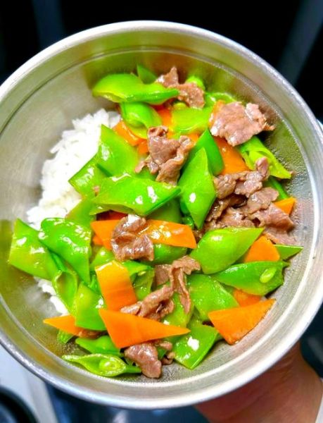 肉炒荷兰豆怎么炒才脆_荷兰豆炒肉要不要焯水-第1张图片-山城妙识