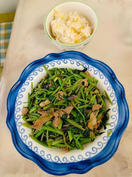 袋装山野菜炒肉怎么做_袋装山野菜炒肉需要焯水吗-第1张图片-山城妙识 袋装山野菜炒肉怎么做_袋装山野菜炒肉需要焯水吗-第1张图片-山城妙识