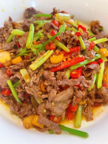 爆炒牛肉怎么炒才嫩_家常爆炒牛肉的做法大全-第1张图片-山城妙识