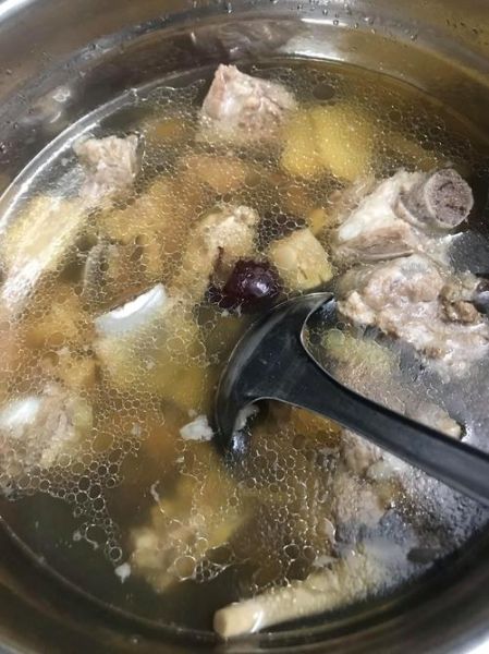 香菇胡萝卜排骨汤怎么炖好喝_香菇胡萝卜排骨汤的做法步骤-第3张图片-山城妙识