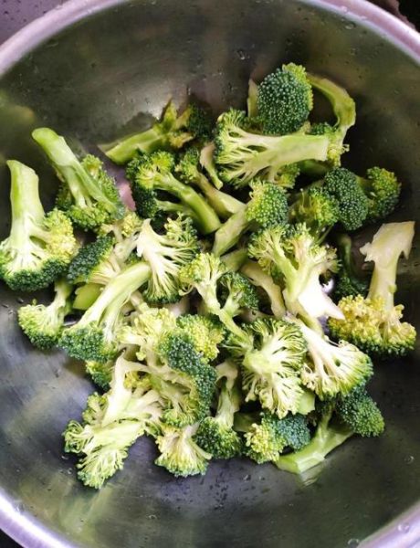 蒸西兰花怎么做好吃_蒸西兰花几分钟口感最佳-第1张图片-山城妙识