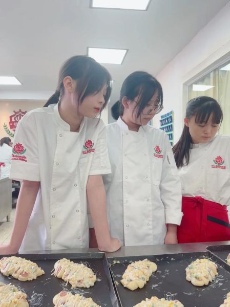 女孩学西点师累不累_女生学西点辛苦吗-第1张图片-山城妙识 女孩学西点师累不累_女生学西点辛苦吗-第1张图片-山城妙识
