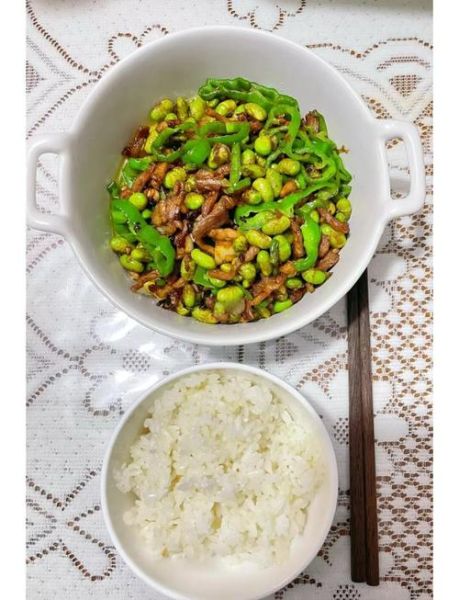 青椒炒毛豆怎么炒才入味_青椒炒毛豆要不要焯水-第2张图片-山城妙识