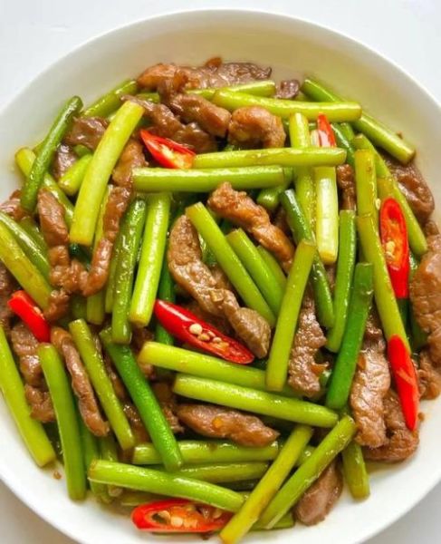 蒜苔怎么炒好吃_蒜苔炒肉的家常做法视频-第2张图片-山城妙识