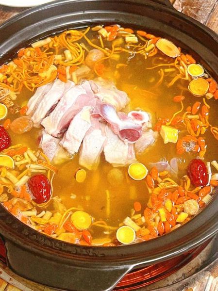 鸡肉煲什么汤比较好_鸡肉煲汤放什么食材最鲜-第1张图片-山城妙识
